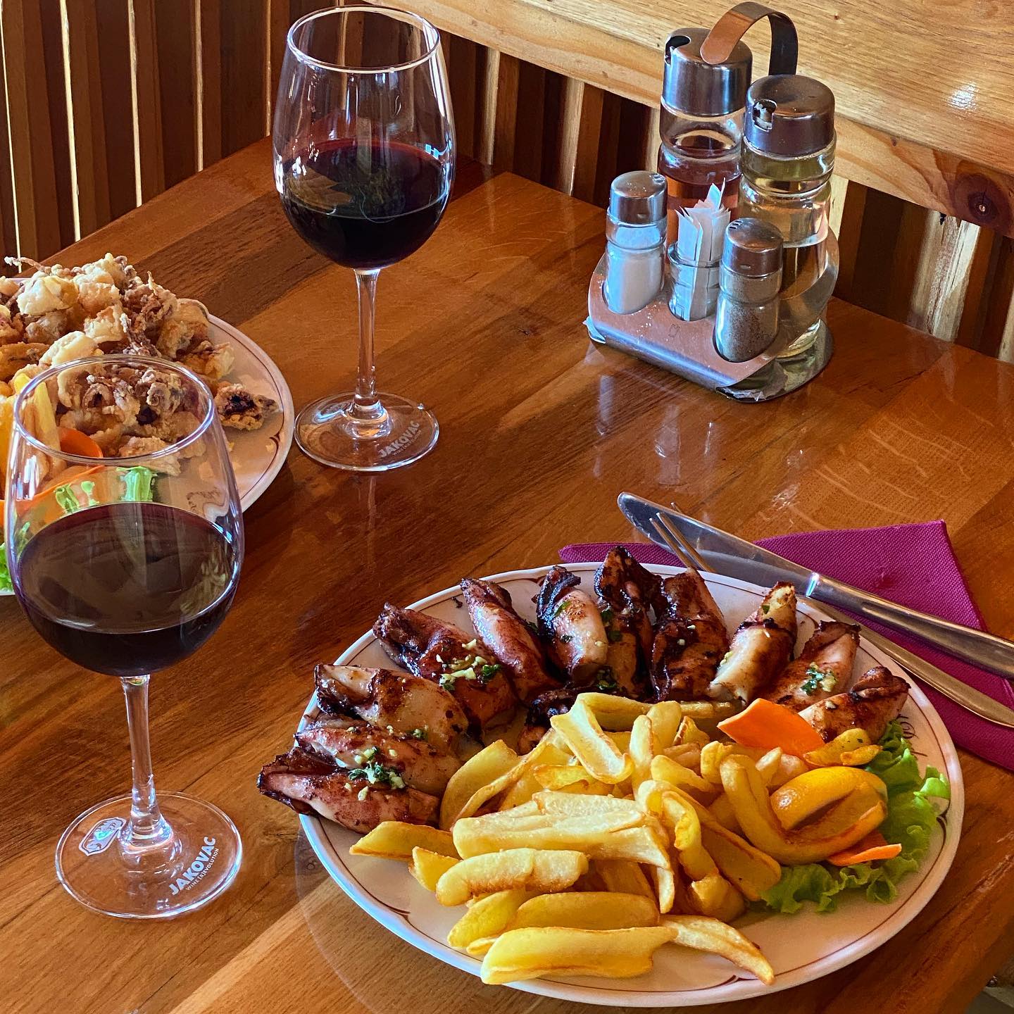 Dobar tek! 🍽 Lignje! – Kod Dede grill restoran